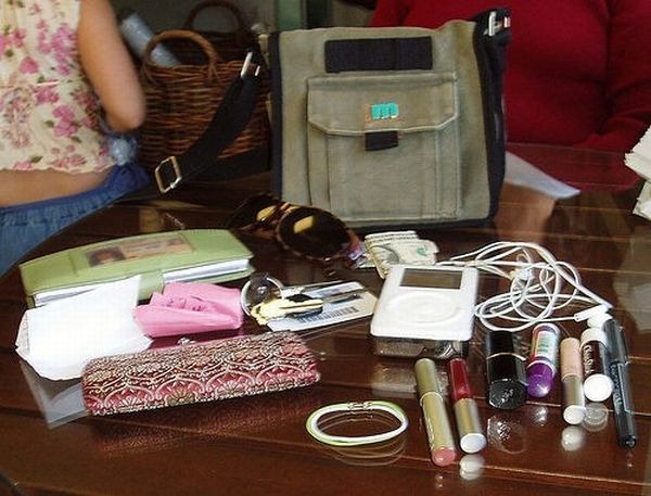 What do women carry in their handbags? | Amusing Planet